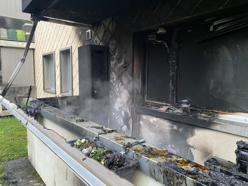 Sissach: Feuerwehr löscht Brand in Mehrfamilienhaus - Prime News