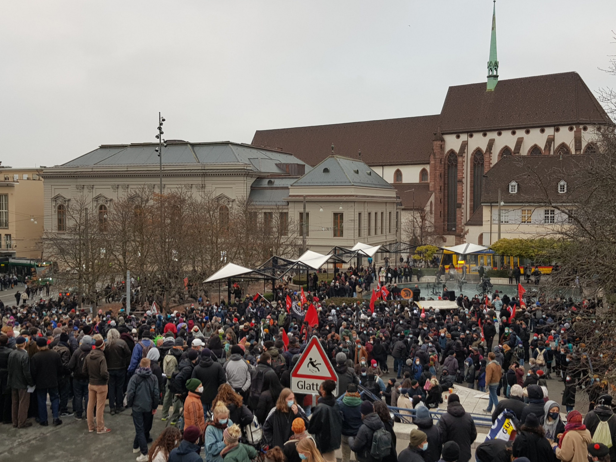 «Basel Nazifrei»-Demo mitten in der Innenstadt - Prime News