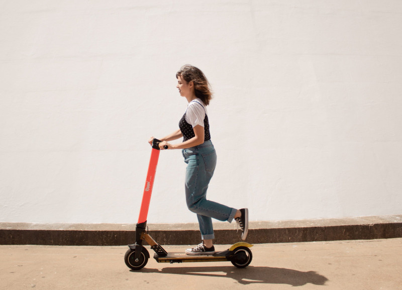 Muttenz: Personenwagen kollidiert mit E-Trotti-Lenkerin - Prime News